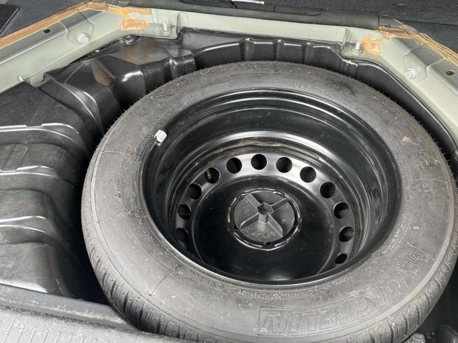 Black Renault Scenic 2013 in Taurage, with an engine capacity of 1.47 L and mileage of 205 thousand km for 3900 €, photo 18 on AUTOMOTO.COM.LV