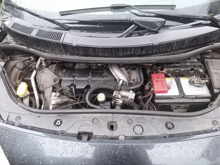 Black Renault Scenic 2005 in Liepaja, with an engine capacity of 1.90 L and mileage of 330 thousand km for 1050 €, photo 6 on AUTOMOTO.COM.LV