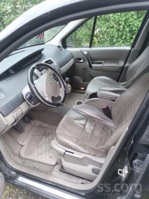 Black Renault Scenic 2005 in Liepaja, with an engine capacity of 1.90 L and mileage of 330 thousand km for 1050 €, photo 8 on AUTOMOTO.COM.LV