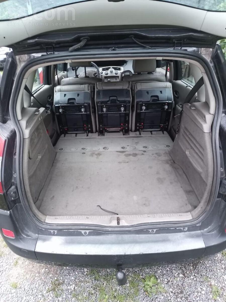 Black Renault Scenic 2005 in Liepaja, with an engine capacity of 1.90 L and mileage of 330 thousand km for 1050 €, photo 9 on AUTOMOTO.COM.LV