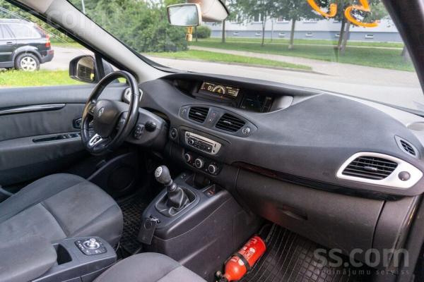 Black Renault Scenic 2013 in Riga, with an engine capacity of 1.50 L and mileage of 331 thousand km for 3490 €, photo 10 on AUTOMOTO.COM.LV