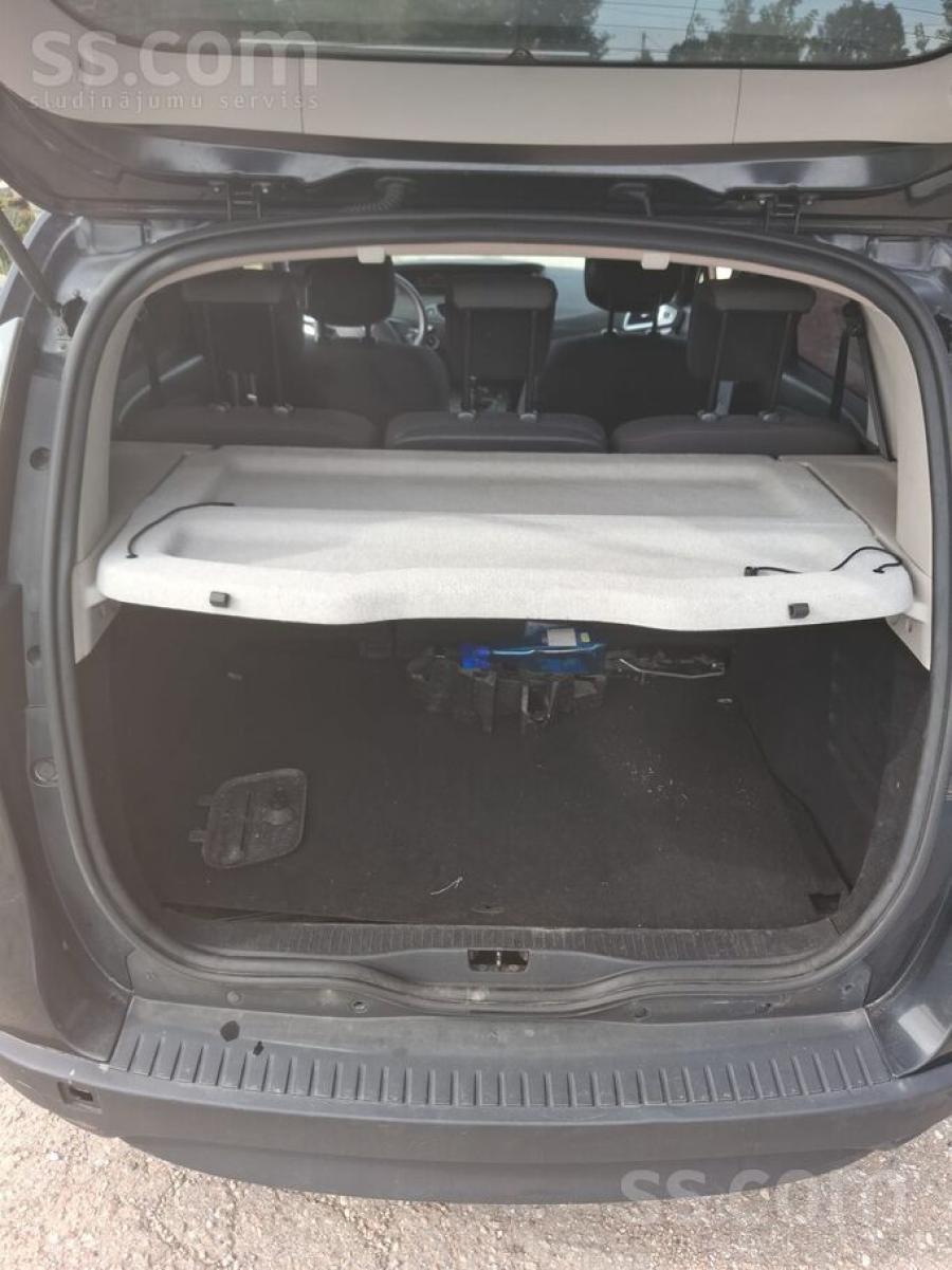 Black Renault Scenic 2016 in Jelgava, with an engine capacity of 1.50 L and mileage of 0 thousand km for 2500 €, photo 6 on AUTOMOTO.COM.LV