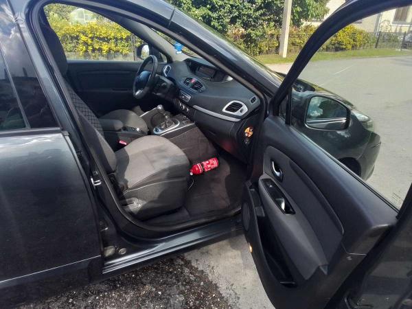 Black Renault Scenic 2010 in Siauliai, with an engine capacity of 1.46 L and mileage of 219 thousand km for 2800 €, photo 7 on AUTOMOTO.COM.LV