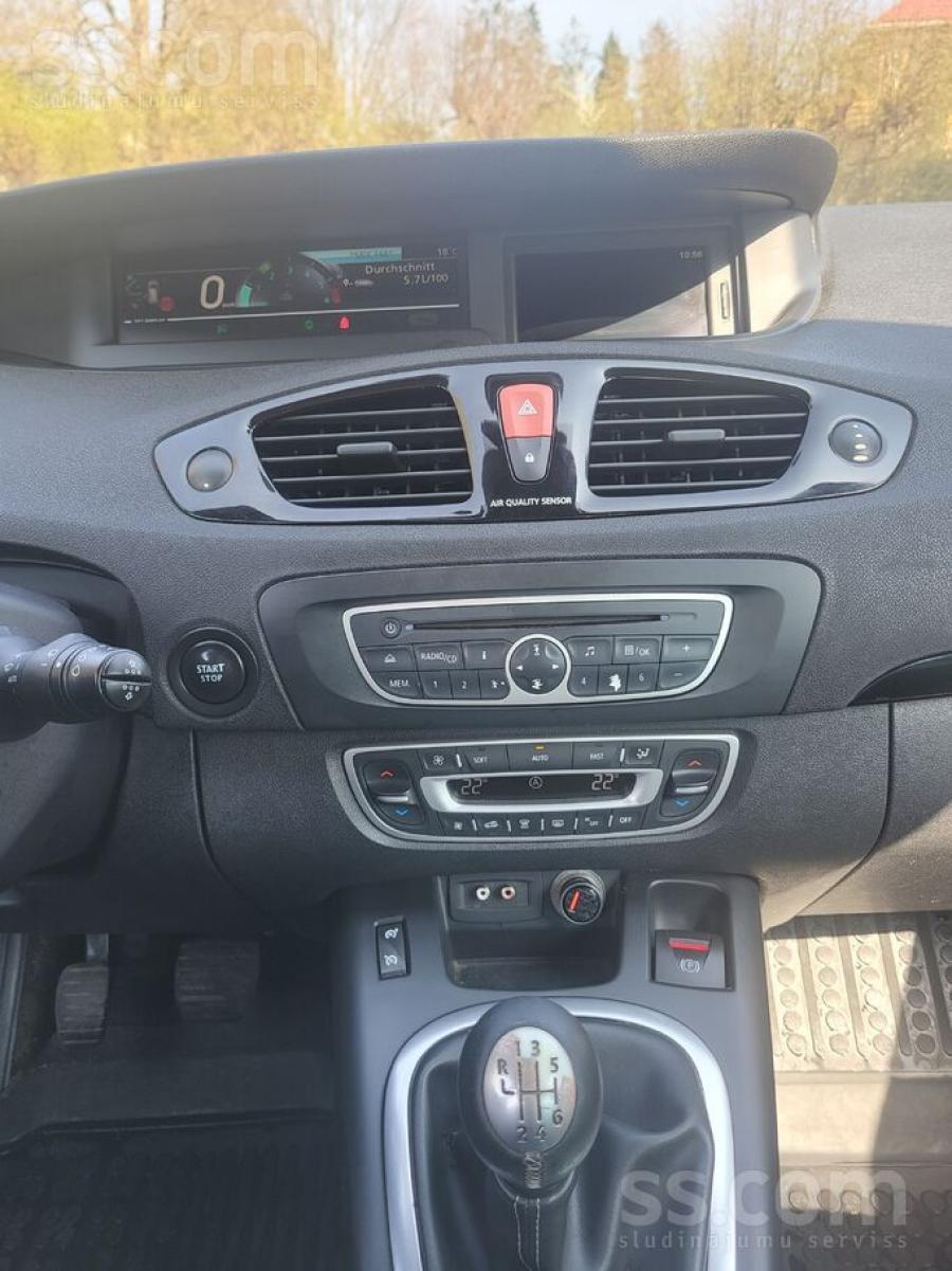 Black Renault Scenic 2011 in Jurmala, with an engine capacity of 1.60 L and mileage of 218 thousand km for 4050 €, photo 3 on AUTOMOTO.COM.LV