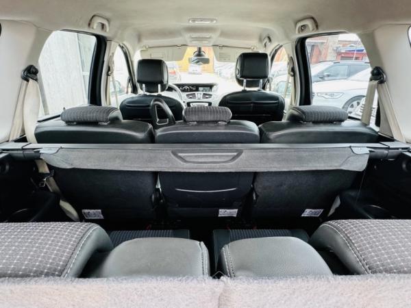 Black Renault Scenic 2012 in Riga, with an engine capacity of 1.60 L and mileage of 224 thousand km for 3850 €, photo 8 on AUTOMOTO.COM.LV