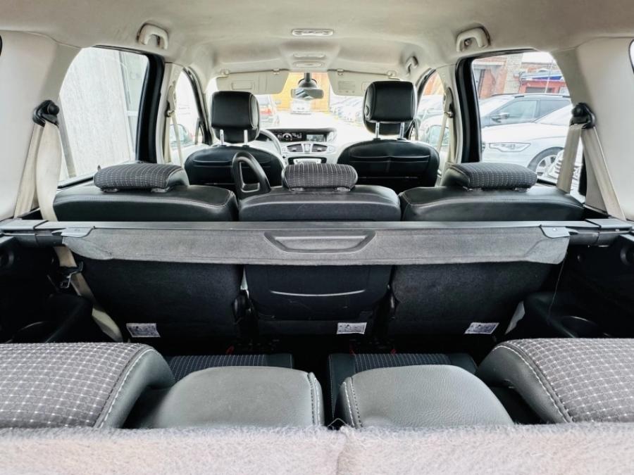 Melns Renault Scenic 2012 Rīga, ar dzinēja tilpumu 1.60 L un nobraukumu 224 tūkst. km par 3850 €, foto 9 vietnē AUTOMOTO.COM.LV