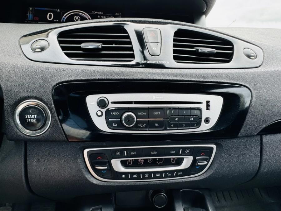 Melns Renault Scenic 2012 Rīga, ar dzinēja tilpumu 1.60 L un nobraukumu 224 tūkst. km par 3850 €, foto 13 vietnē AUTOMOTO.COM.LV