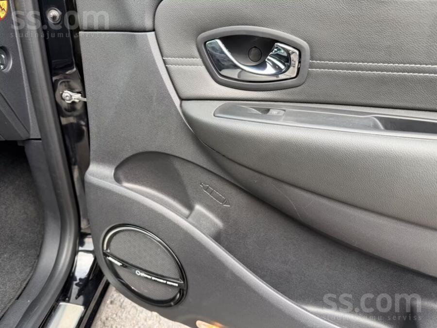 Melns Renault Scenic 2015 Ogre, ar dzinēja tilpumu 1.60 L un nobraukumu 79 tūkst. km par 5999 €, foto 13 vietnē AUTOMOTO.COM.LV