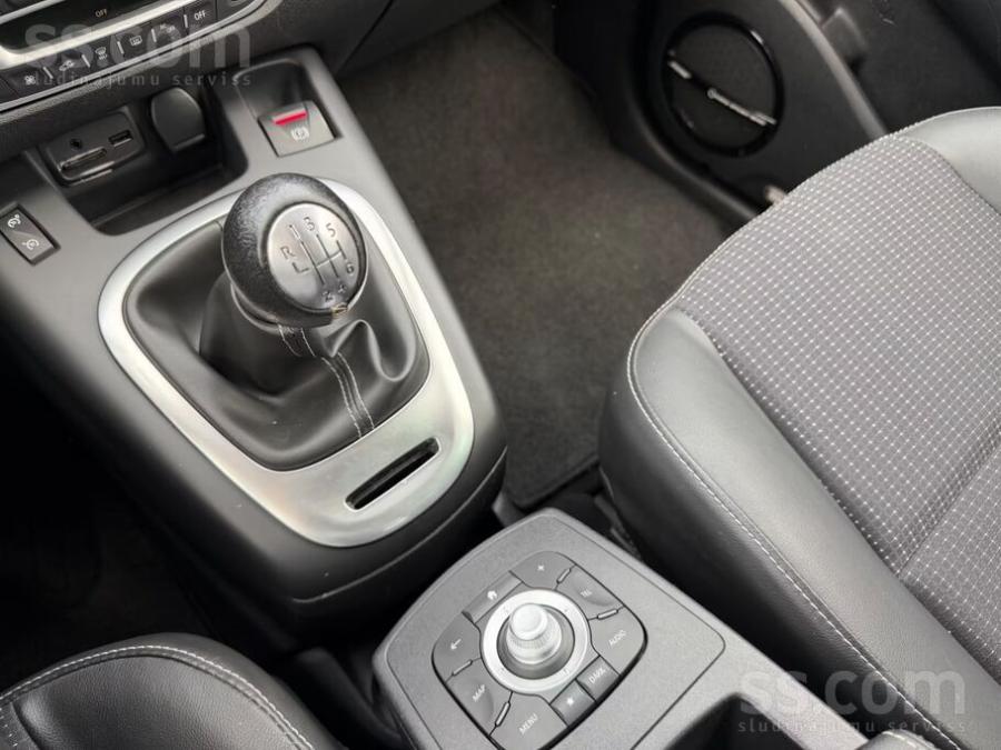 Melns Renault Scenic 2015 Ogre, ar dzinēja tilpumu 1.60 L un nobraukumu 79 tūkst. km par 5999 €, foto 21 vietnē AUTOMOTO.COM.LV