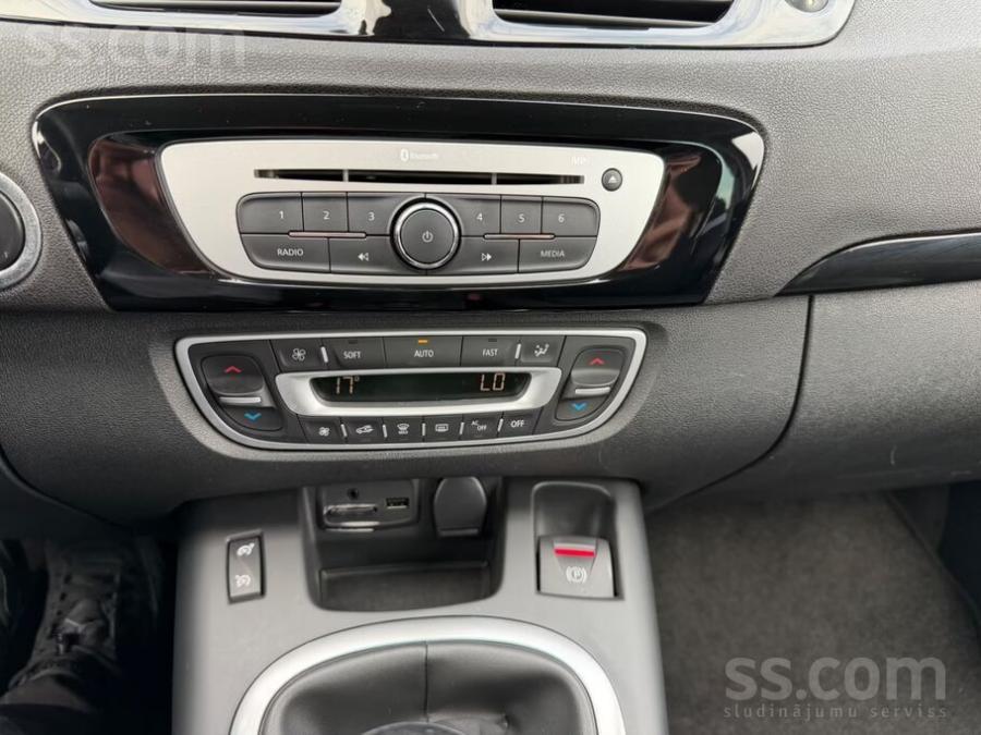 Melns Renault Scenic 2015 Ogre, ar dzinēja tilpumu 1.60 L un nobraukumu 79 tūkst. km par 5999 €, foto 24 vietnē AUTOMOTO.COM.LV