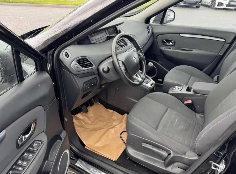 Black Renault Scenic 2015 in Telschi, with an engine capacity of 1.50 L and mileage of 261 thousand km for 4490 €, photo 13 on AUTOMOTO.COM.LV