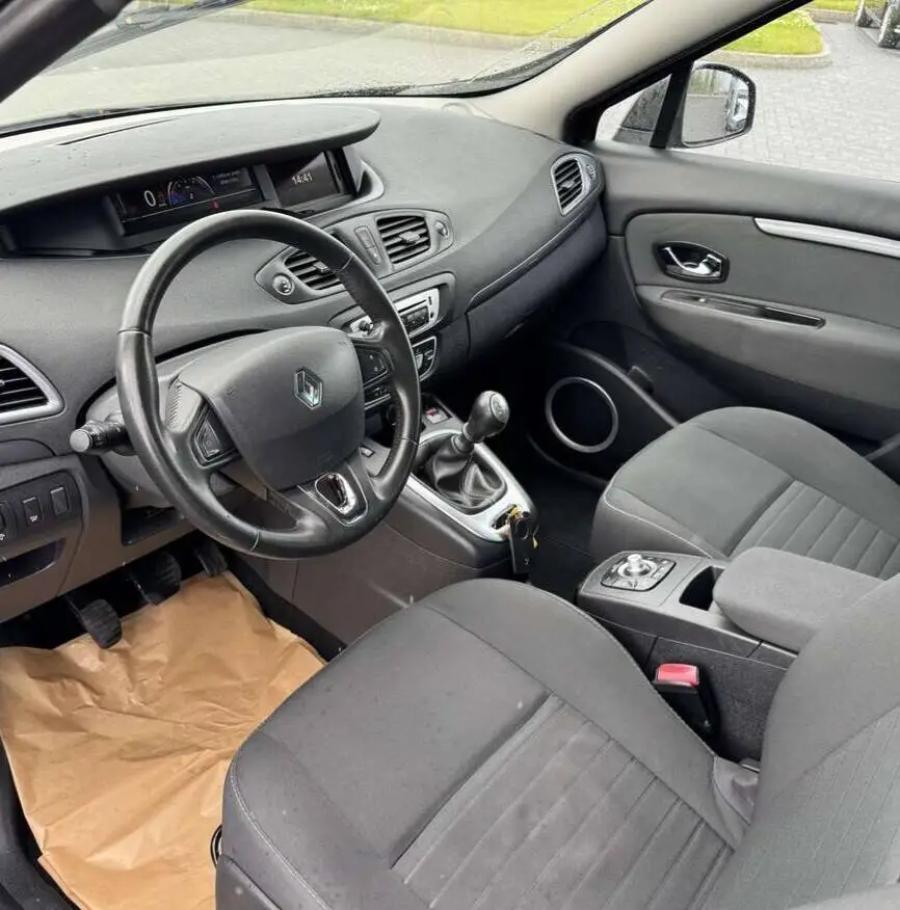 Black Renault Scenic 2015 in Telschi, with an engine capacity of 1.50 L and mileage of 261 thousand km for 4490 €, photo 14 on AUTOMOTO.COM.LV