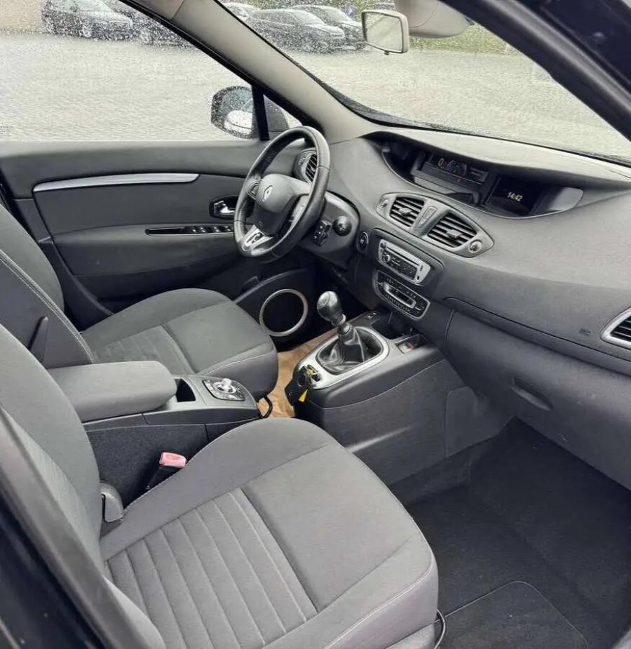 Black Renault Scenic 2015 in Telschi, with an engine capacity of 1.50 L and mileage of 261 thousand km for 4490 €, photo 15 on AUTOMOTO.COM.LV