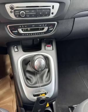 Black Renault Scenic 2015 in Telschi, with an engine capacity of 1.50 L and mileage of 261 thousand km for 4490 €, photo 20 on AUTOMOTO.COM.LV