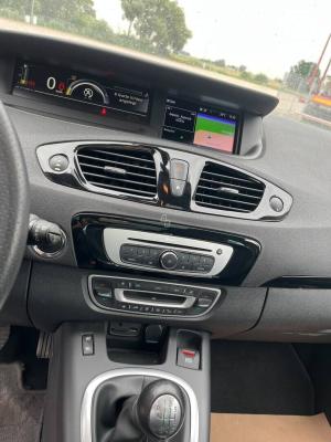 Black Renault Scenic 2015 in Marijampole, with an engine capacity of 1.50 L and mileage of 220 thousand km for 4950 €, photo 11 on AUTOMOTO.COM.LV