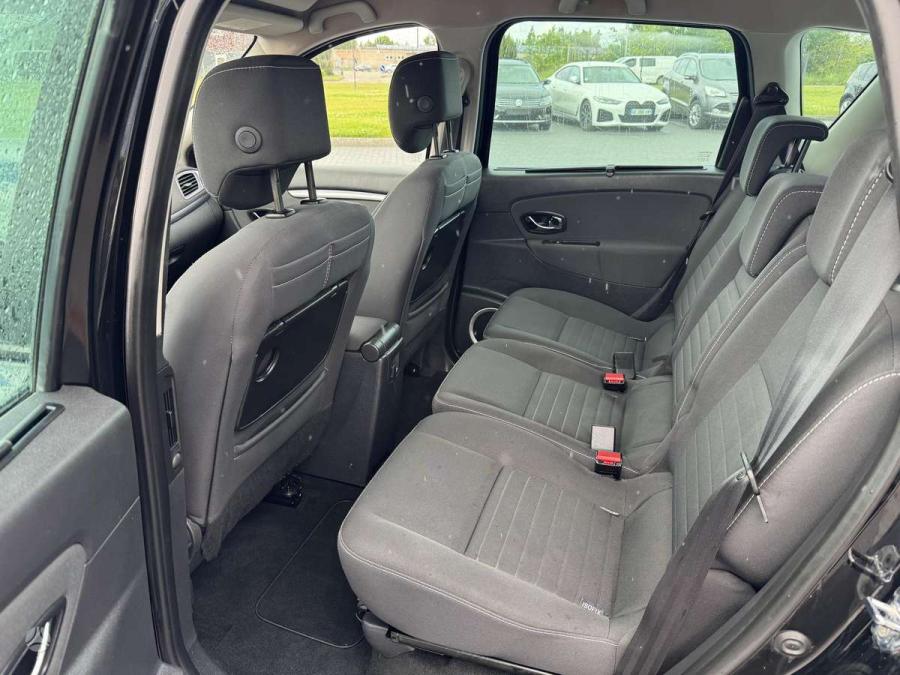 Black Renault Scenic 2015 in Telschi, with an engine capacity of 1.46 L and mileage of 261 thousand km for 4500 €, photo 17 on AUTOMOTO.COM.LV