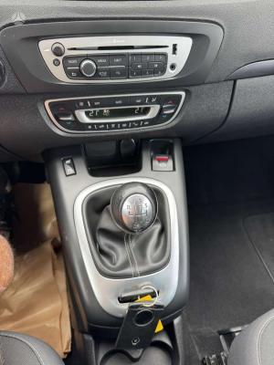 Black Renault Scenic 2015 in Telschi, with an engine capacity of 1.46 L and mileage of 261 thousand km for 4500 €, photo 24 on AUTOMOTO.COM.LV