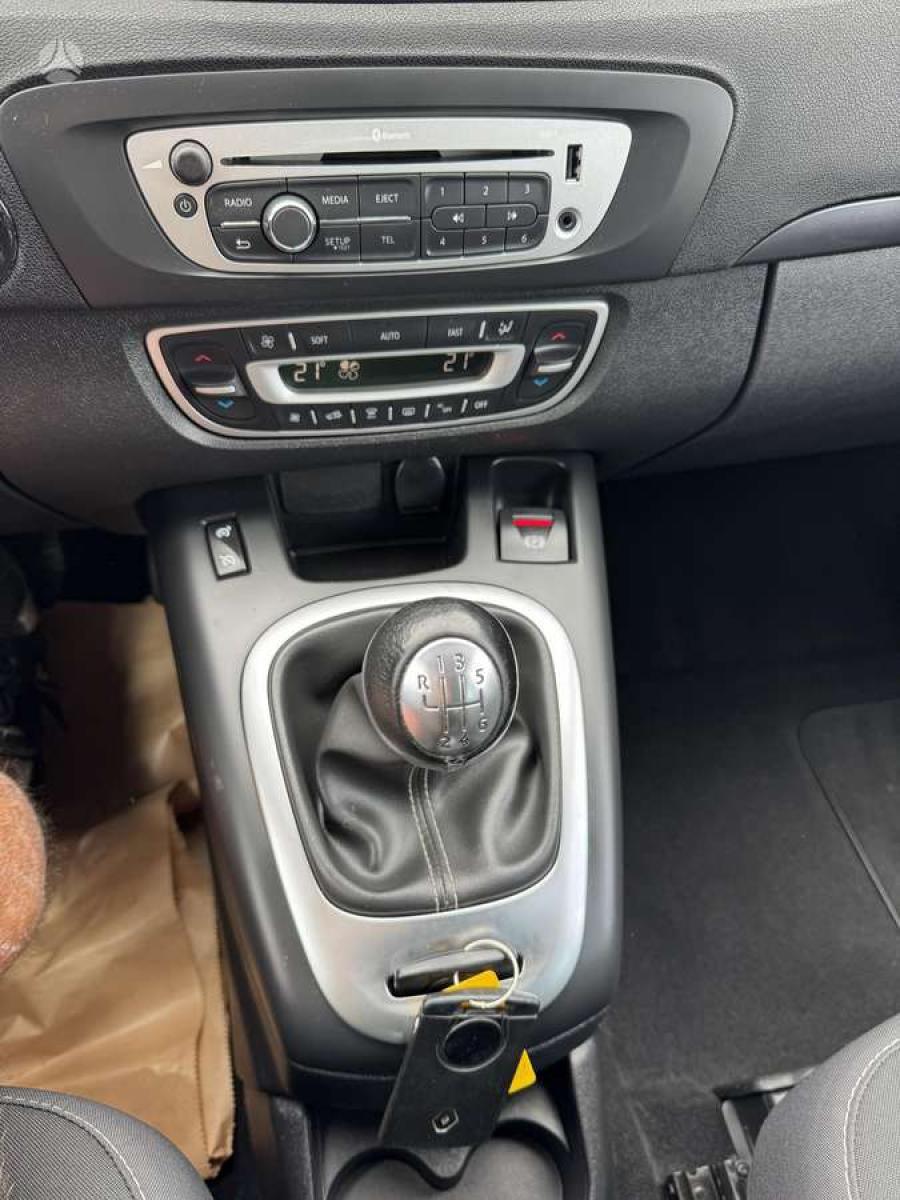Black Renault Scenic 2015 in Telschi, with an engine capacity of 1.46 L and mileage of 261 thousand km for 4500 €, photo 24 on AUTOMOTO.COM.LV