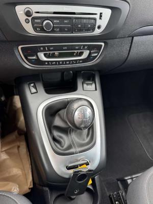 Black Renault Scenic 2015 in Telschi, with an engine capacity of 1.46 L and mileage of 261 thousand km for 4500 €, photo 33 on AUTOMOTO.COM.LV
