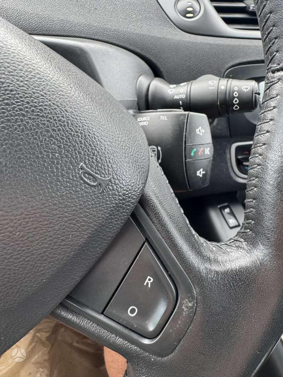 Black Renault Scenic 2015 in Telschi, with an engine capacity of 1.46 L and mileage of 261 thousand km for 4500 €, photo 34 on AUTOMOTO.COM.LV