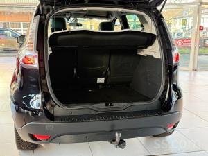Black Renault Scenic 2016 in Ogre, with an engine capacity of 1.60 L and mileage of 79 thousand km for 6500 €, photo 8 on AUTOMOTO.COM.LV