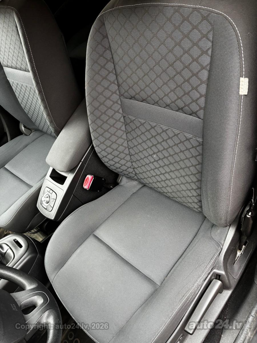 Melns Renault Scenic 2010 Tallina, ar dzinēja tilpumu 1.90 L un nobraukumu 229 tūkst. km par 2950 €, foto 14 vietnē AUTOMOTO.COM.LV