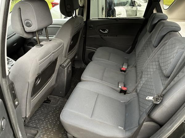 Melns Renault Scenic 2010 Tallina, ar dzinēja tilpumu 1.90 L un nobraukumu 229 tūkst. km par 2950 €, foto 4 vietnē AUTOMOTO.COM.LV