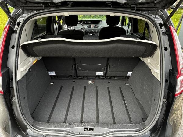 Melns Renault Scenic 2010 Tallina, ar dzinēja tilpumu 1.90 L un nobraukumu 229 tūkst. km par 2950 €, foto 5 vietnē AUTOMOTO.COM.LV