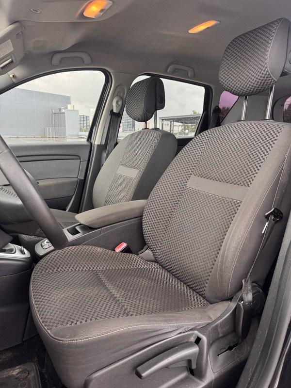 Black Renault Scenic 2011 in Tallinn, with an engine capacity of 1.50 L and mileage of 300 thousand km for 1900 €, photo 5 on AUTOMOTO.COM.LV