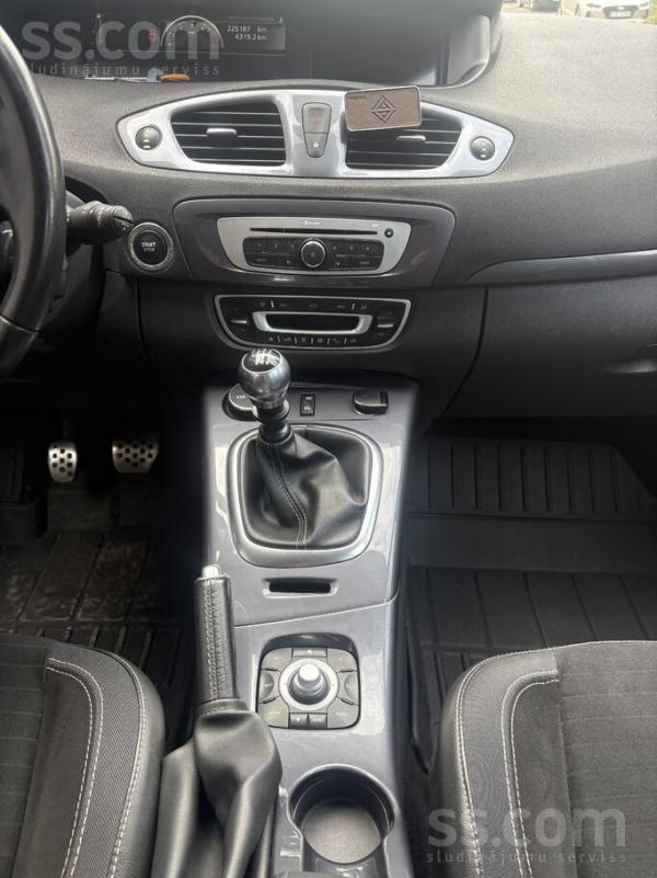 Black Renault Scenic 2015 in Riga, with an engine capacity of 1.60 L and mileage of 225 thousand km for 5700 €, photo 8 on AUTOMOTO.COM.LV