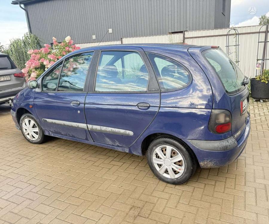 Blue Renault Scenic 1998 in Kaunas, with an engine capacity of 1.60 L and mileage of 329 thousand km for 900 €, photo 5 on AUTOMOTO.COM.LV