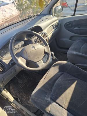 Zils Renault Scenic 2000 Raseiniai, ar dzinēja tilpumu 1.60 L un nobraukumu 278 tūkst. km par 580 €, foto 7 vietnē AUTOMOTO.COM.LV
