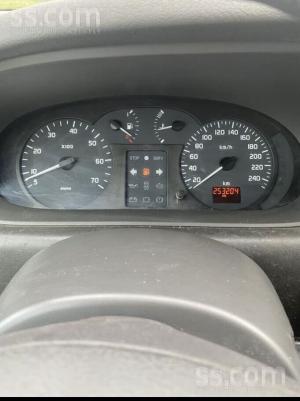 Zils Renault Scenic 2001 Rēzekne, ar dzinēja tilpumu 1.60 L un nobraukumu 253 tūkst. km par 1300 €, foto 8 vietnē AUTOMOTO.COM.LV