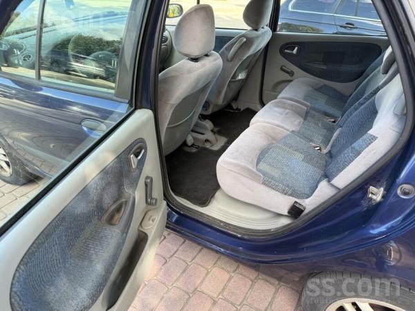 Zils Renault Scenic 2002 Daugavpils, ar dzinēja tilpumu 1.40 L un nobraukumu 210 tūkst. km par 1300 €, foto 11 vietnē AUTOMOTO.COM.LV