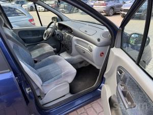 Zils Renault Scenic 2002 Daugavpils, ar dzinēja tilpumu 1.40 L un nobraukumu 220 tūkst. km par 1200 €, foto 8 vietnē AUTOMOTO.COM.LV