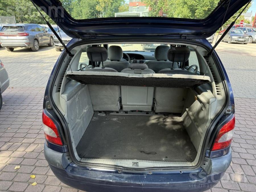 Zils Renault Scenic 2002 Daugavpils, ar dzinēja tilpumu 1.40 L un nobraukumu 220 tūkst. km par 1200 €, foto 11 vietnē AUTOMOTO.COM.LV