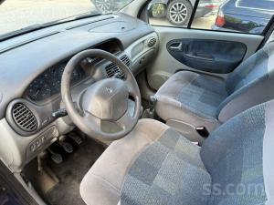 Zils Renault Scenic 2002 Daugavpils, ar dzinēja tilpumu 1.40 L un nobraukumu 220 tūkst. km par 1200 €, foto 14 vietnē AUTOMOTO.COM.LV