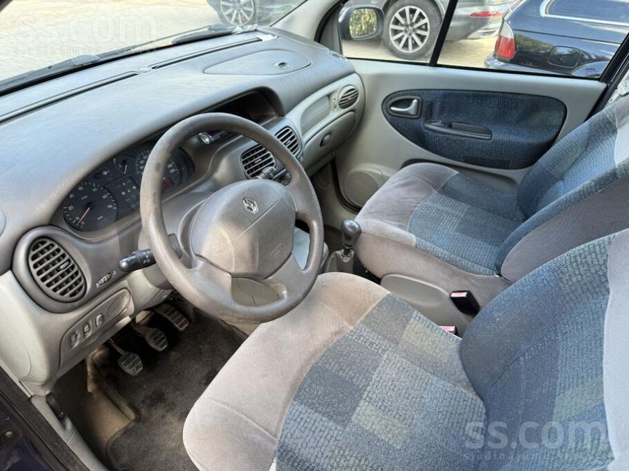 Zils Renault Scenic 2002 Daugavpils, ar dzinēja tilpumu 1.40 L un nobraukumu 220 tūkst. km par 1200 €, foto 14 vietnē AUTOMOTO.COM.LV