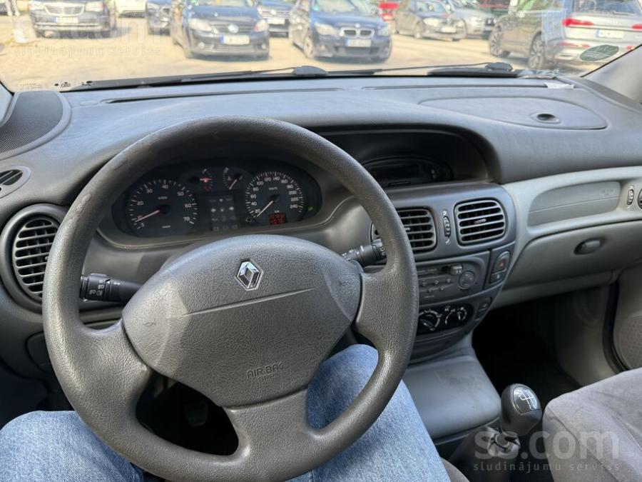Zils Renault Scenic 2002 Daugavpils, ar dzinēja tilpumu 1.40 L un nobraukumu 220 tūkst. km par 1200 €, foto 15 vietnē AUTOMOTO.COM.LV