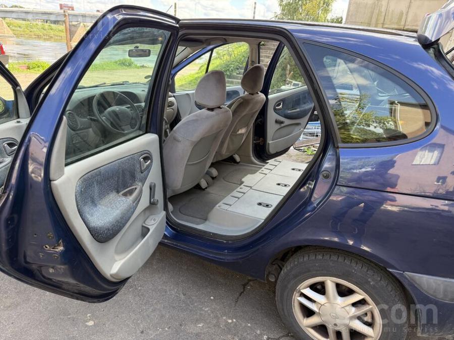 Zils Renault Scenic 2002 Daugavpils, ar dzinēja tilpumu 1.40 L un nobraukumu 220 tūkst. km par 1200 €, foto 22 vietnē AUTOMOTO.COM.LV
