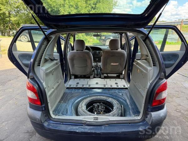 Blue Renault Scenic 2002 in Daugavpils, with an engine capacity of 1.40 L and mileage of 219 thousand km for 990 €, photo 3 on AUTOMOTO.COM.LV