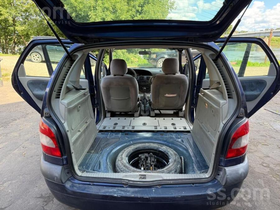 Zils Renault Scenic 2002 Daugavpils, ar dzinēja tilpumu 1.40 L un nobraukumu 219 tūkst. km par 990 €, foto 3 vietnē AUTOMOTO.COM.LV