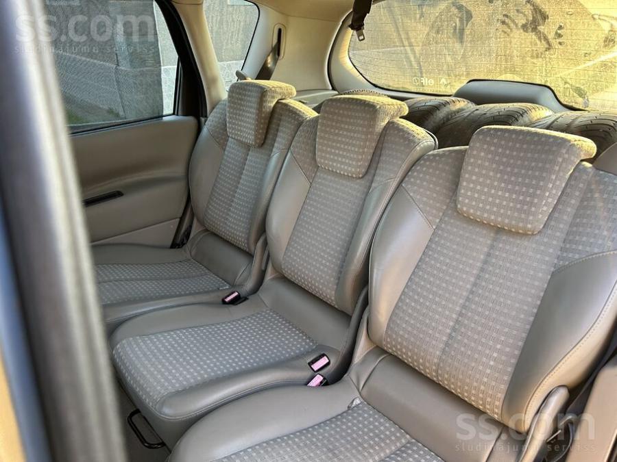 Blue Renault Scenic 2006 in Daugavpils, with an engine capacity of 1.90 L and mileage of 233 thousand km for 1650 €, photo 15 on AUTOMOTO.COM.LV