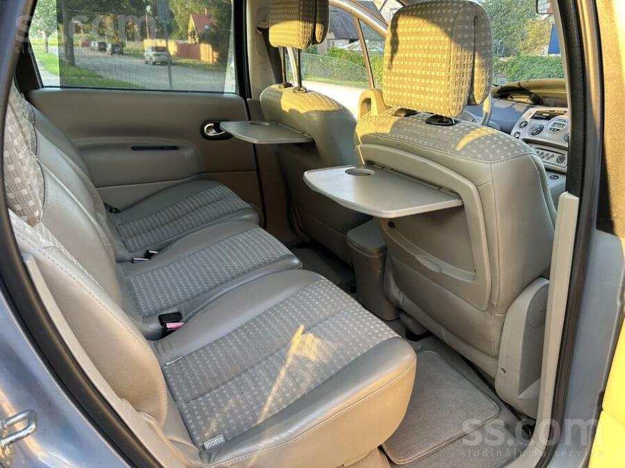 Blue Renault Scenic 2006 in Daugavpils, with an engine capacity of 1.90 L and mileage of 233 thousand km for 1650 €, photo 16 on AUTOMOTO.COM.LV