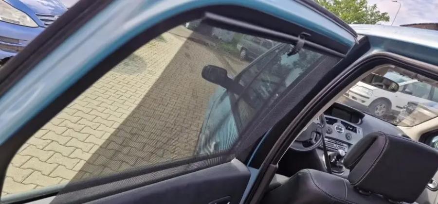 Blue Renault Scenic 2008 in Valmiera, with an engine capacity of 2.00 L and mileage of 217 thousand km for 2100 €, photo 13 on AUTOMOTO.COM.LV