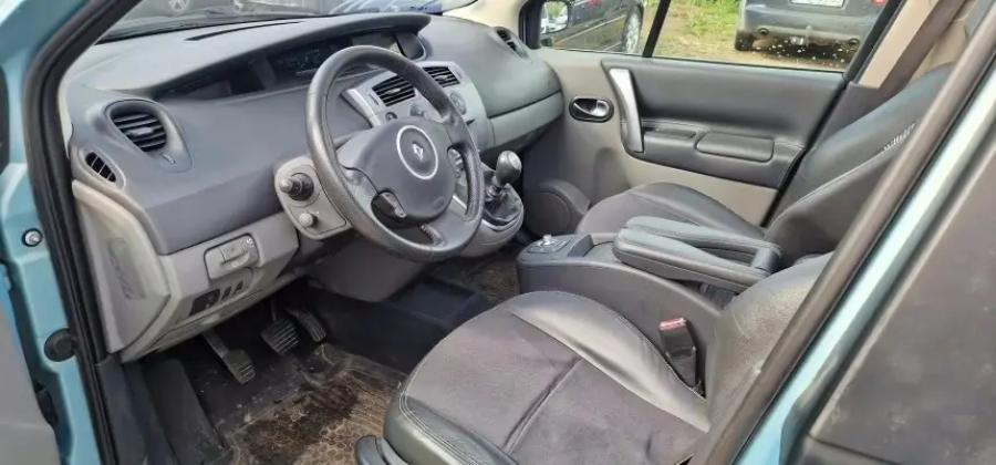 Blue Renault Scenic 2008 in Valmiera, with an engine capacity of 2.00 L and mileage of 217 thousand km for 2100 €, photo 16 on AUTOMOTO.COM.LV