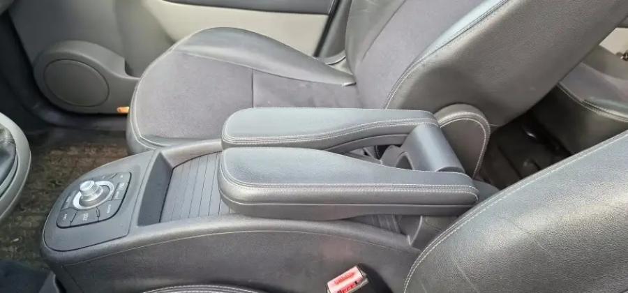 Blue Renault Scenic 2008 in Valmiera, with an engine capacity of 2.00 L and mileage of 217 thousand km for 2100 €, photo 17 on AUTOMOTO.COM.LV