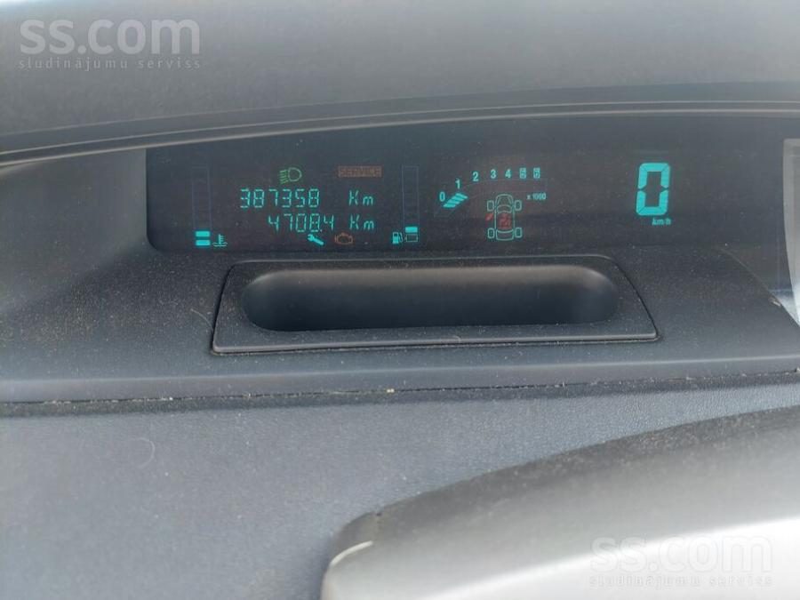 Blue Renault Scenic 2008 in Ventspils, with an engine capacity of 1.90 L and mileage of 388 thousand km for 550 €, photo 7 on AUTOMOTO.COM.LV