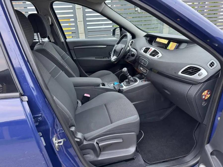 Zils Renault Scenic 2010 Jelgava, ar dzinēja tilpumu 1.60 L un nobraukumu 234 tūkst. km par 2500 €, foto 12 vietnē AUTOMOTO.COM.LV