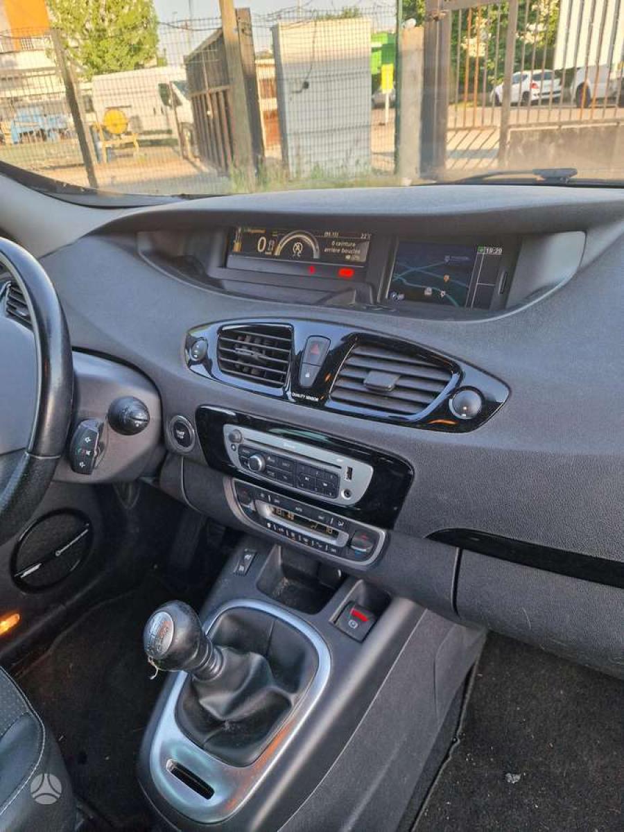 Brown Renault Scenic 2013 in Taurage, with an engine capacity of 1.60 L and mileage of 260 thousand km for 3900 €, photo 7 on AUTOMOTO.COM.LV